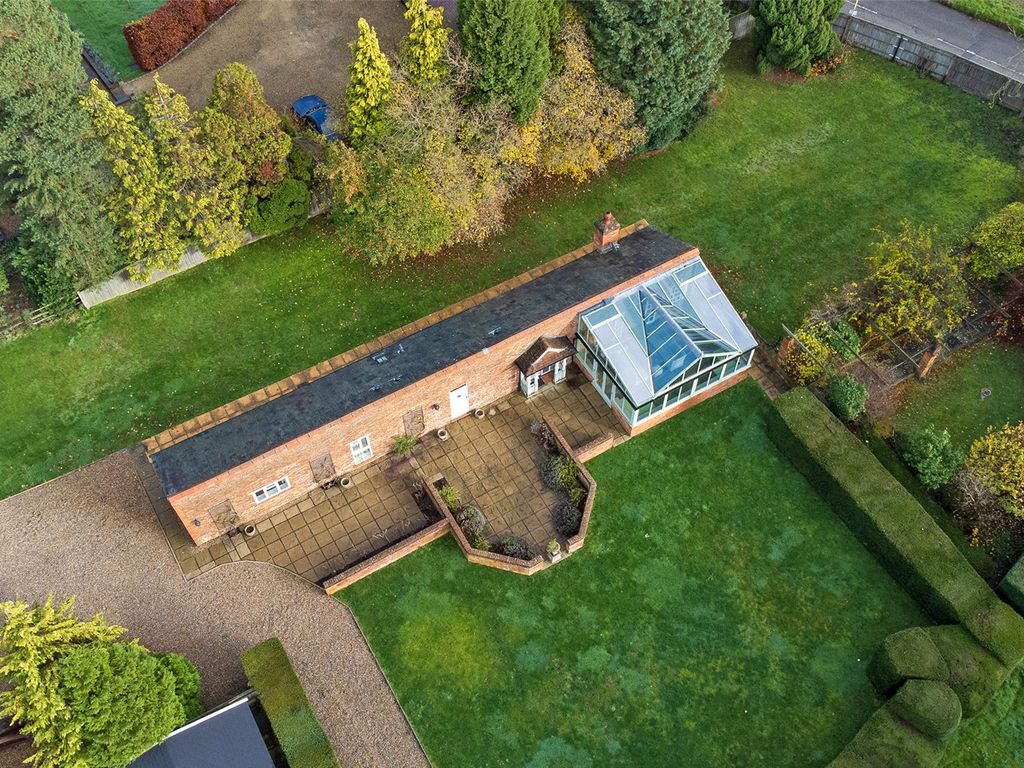 1 bed bungalow for sale in Rawlings Lane, Seer Green, Beaconsfield ...