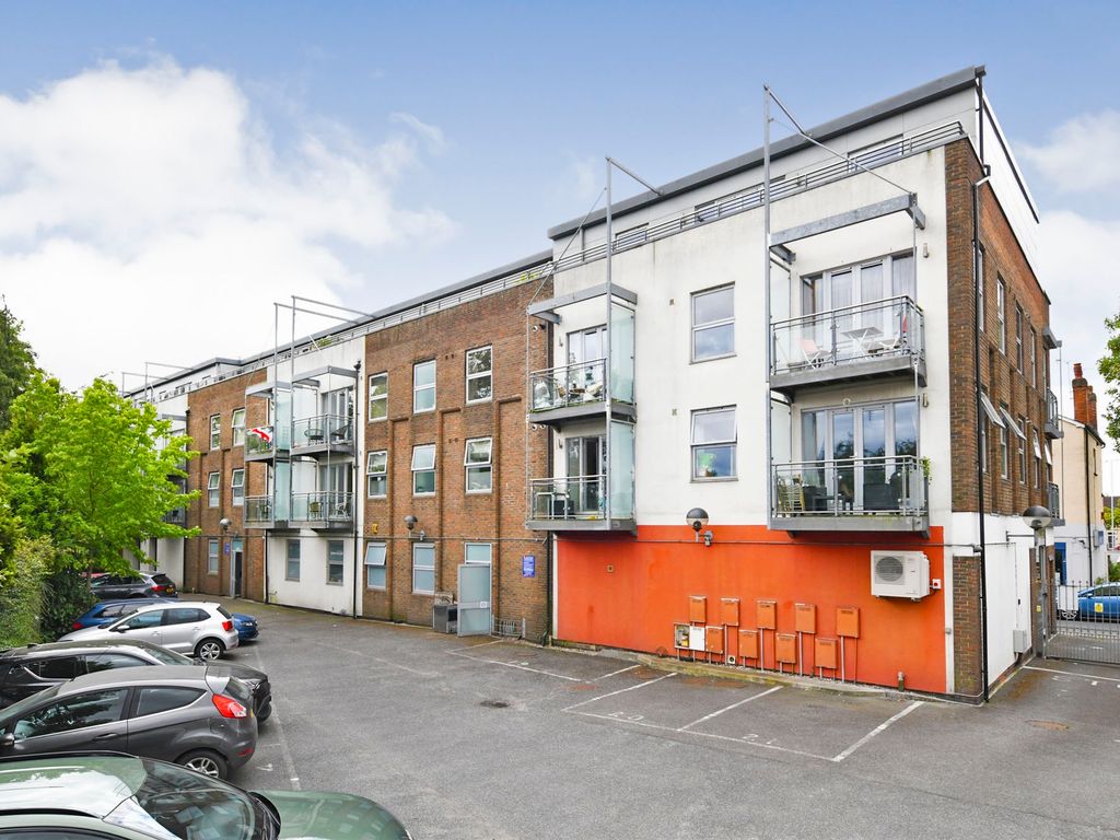 2 bed flat for sale in Baddow Road, Chelmsford, Essex CM2, £350,000 ...
