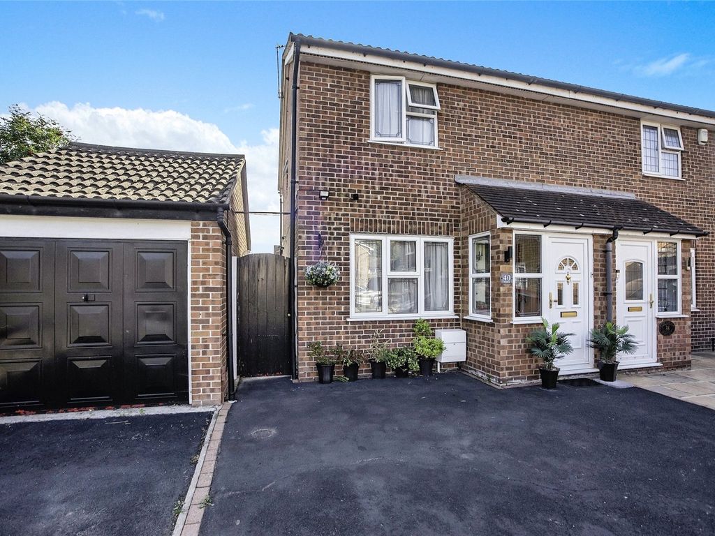 3 Bed Semi Detached House For Sale In Wingfield Badgers Dene Grays