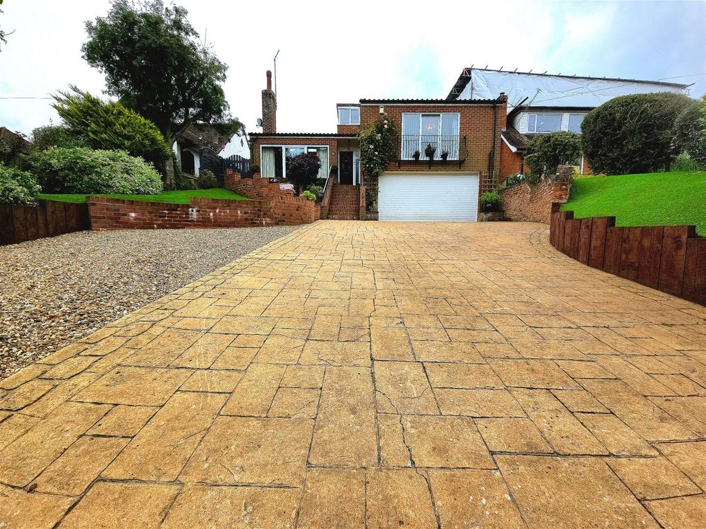 4 bed detached house for sale in Codicote Road, Whitwell, Hitchin SG4 ...