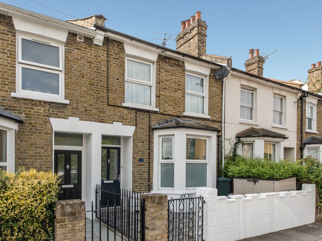 3 bed detached house to rent in Russell Road, Wimbledon, London SW19, £ ...