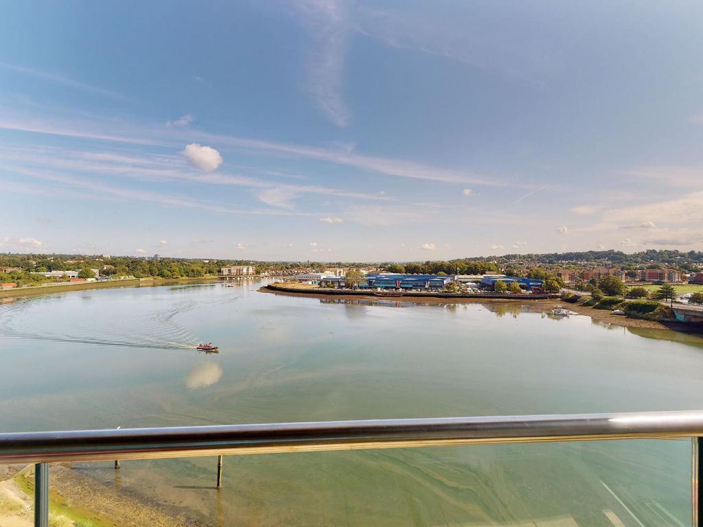 New home, 2 bed flat for sale in Meridian Way, Southampton SO14, £ ...