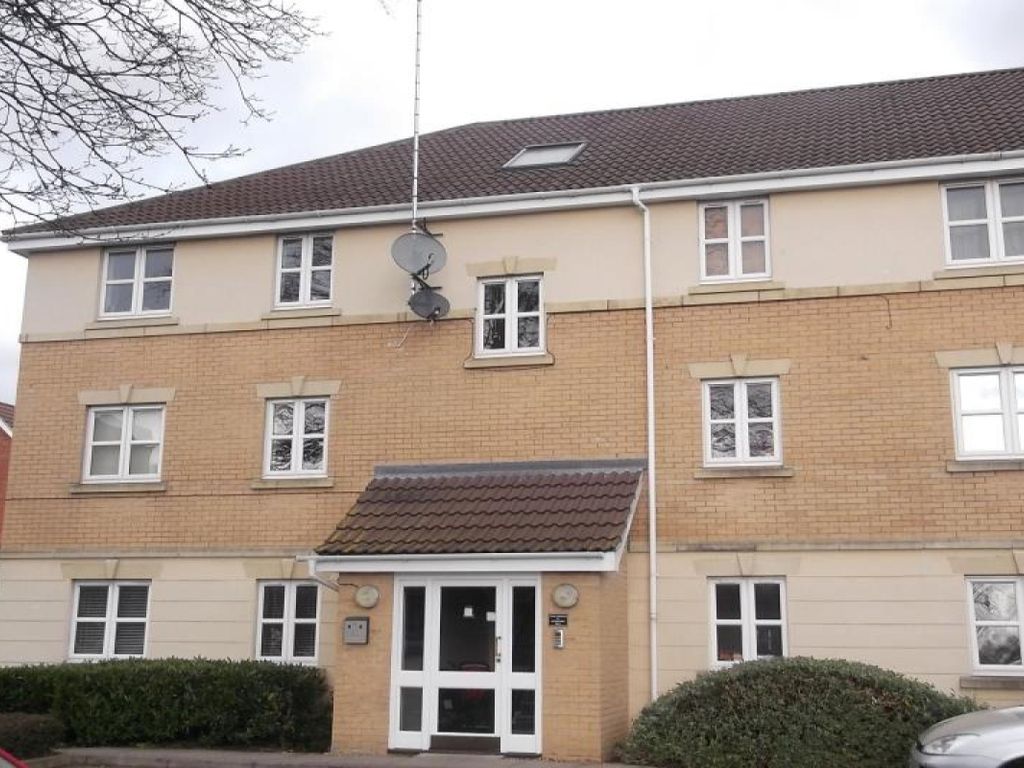 2 bed flat to rent in Scholars Walk, Langley, Slough SL3, £1,450 pcm ...
