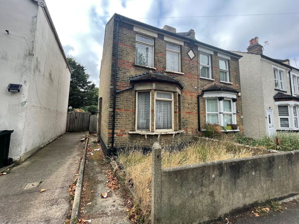 3 Bed Semi Detached House For Sale In 101 Colney Road Dartford Kent