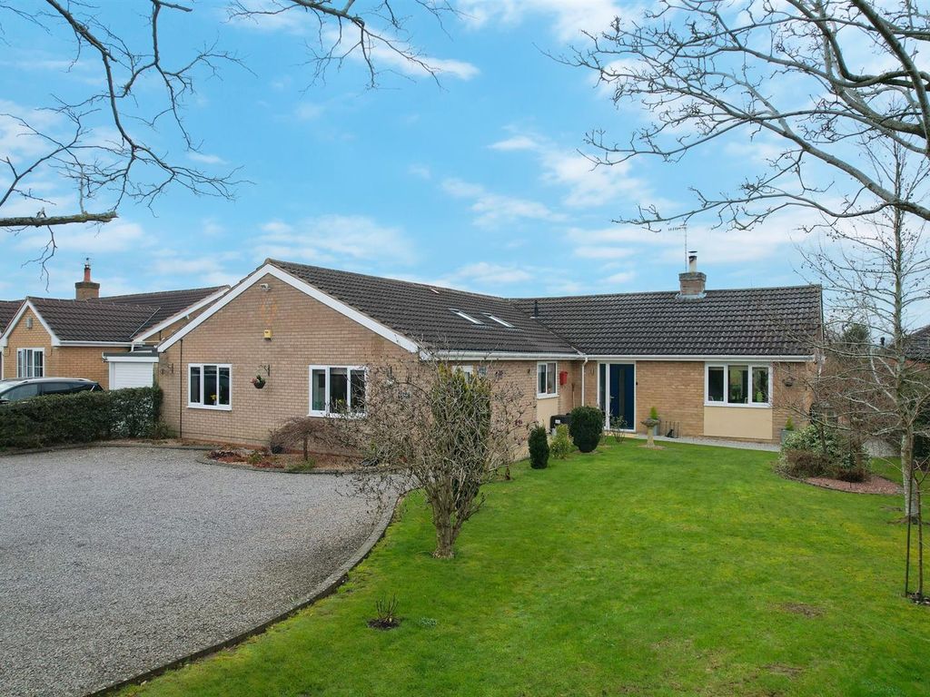 4 bed detached bungalow for sale in Blakes Hill, North Littleton ...