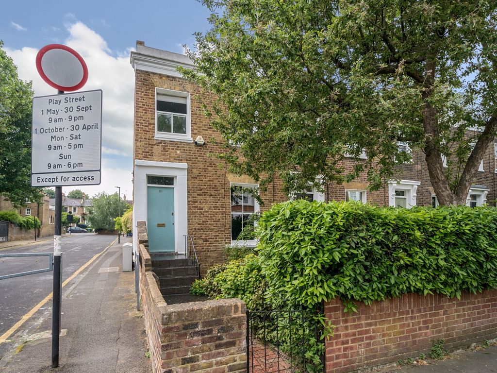 3 bed end terrace house to rent in Ashburnham Place, London SE10 - Zoopla