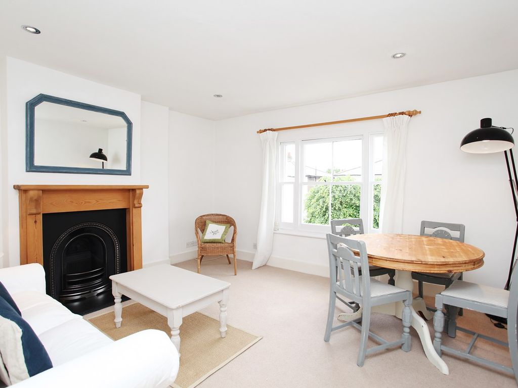 2 Bed Flat To Rent In Stowe Road Shepherds Bush London W12 £1 750
