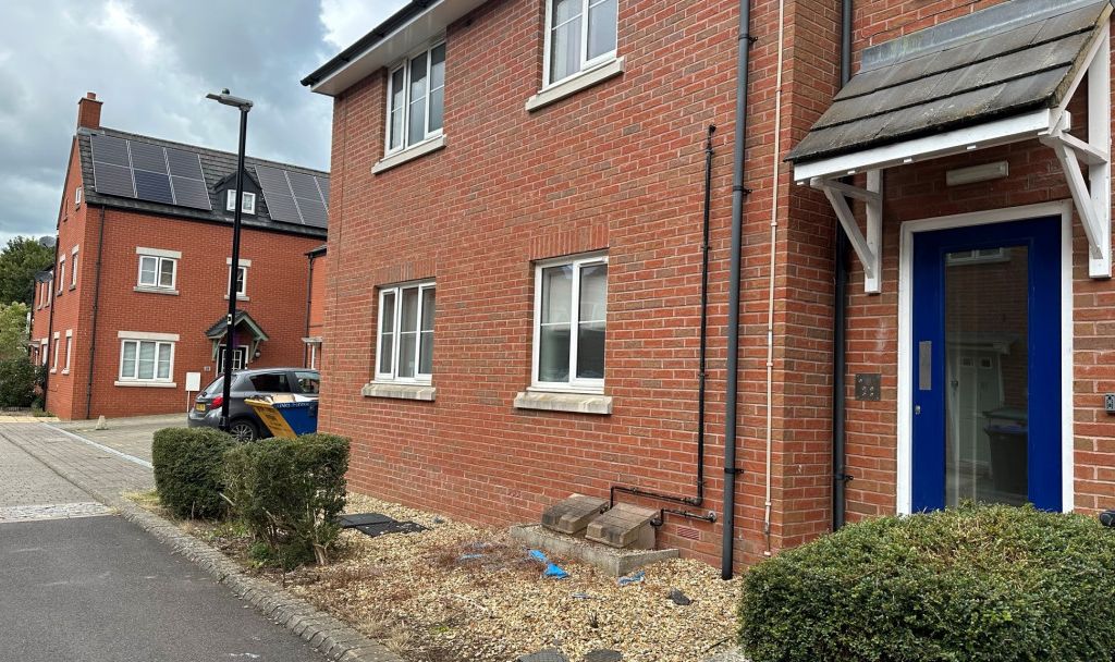 1 bed flat for sale in Dowse Road, Devizes SN10, £97,500 - Zoopla