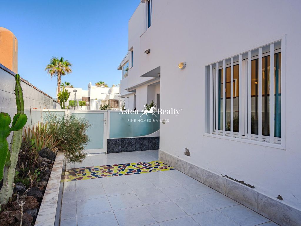 2 bed apartment for sale in Playa De Las Américas, Santa Cruz Tenerife ...