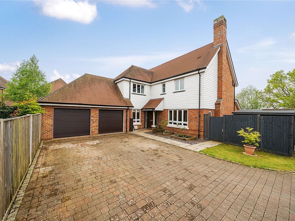 4 bed detached house for sale in Pipistrelle, Fleet, Hampshire GU51, £ ...