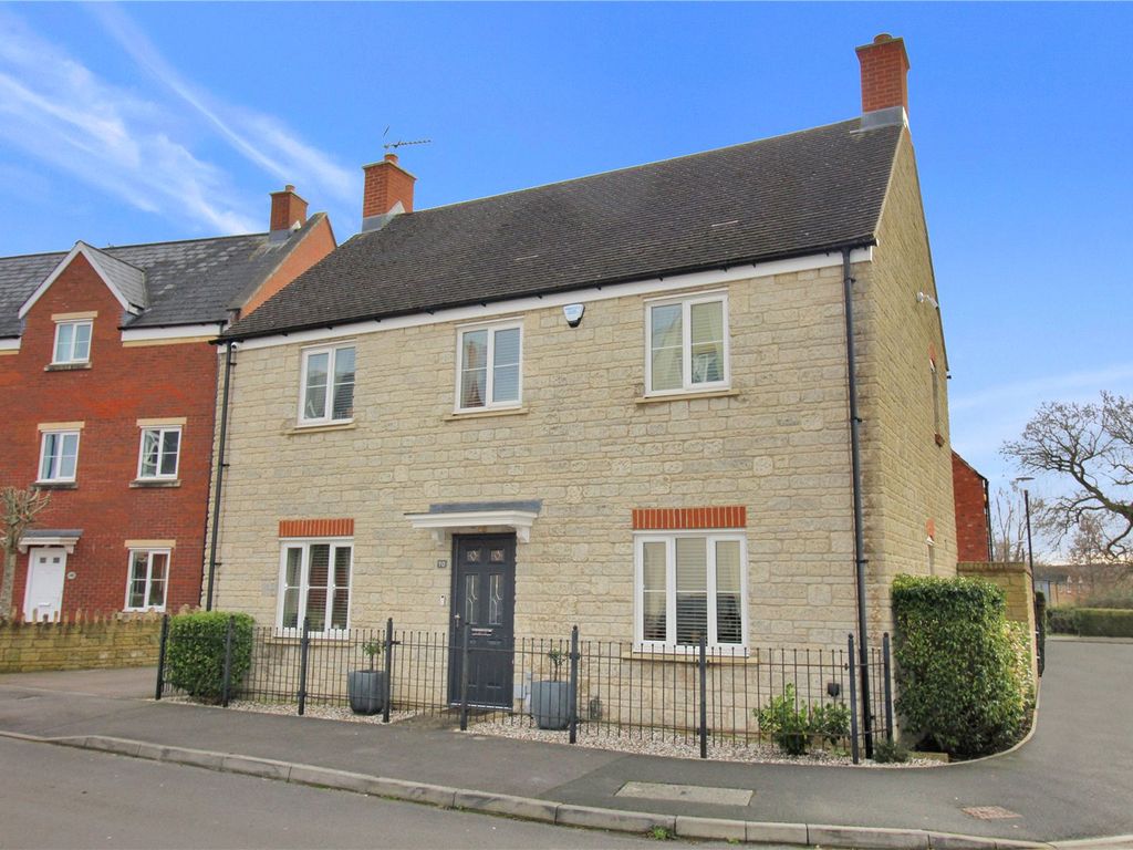 4 Bed Detached House For Sale In White Eagle Road Swindon Wiltshire