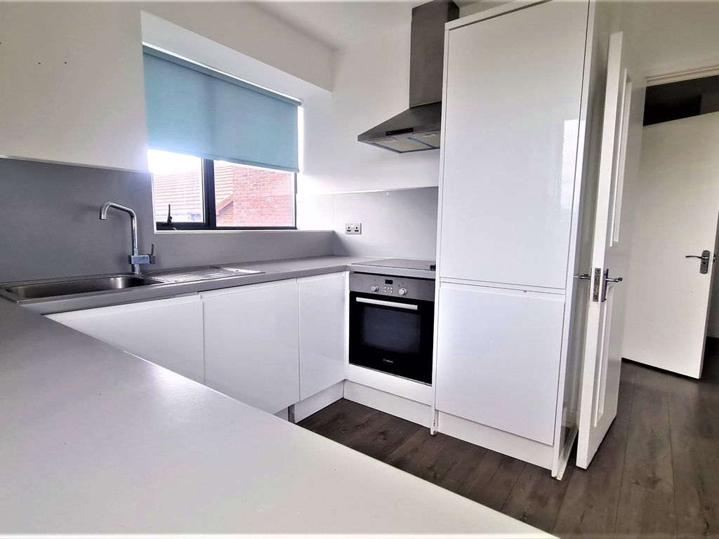 1 bed flat to rent in Butchers Road, Canning Town E16, £1,895 pcm - Zoopla