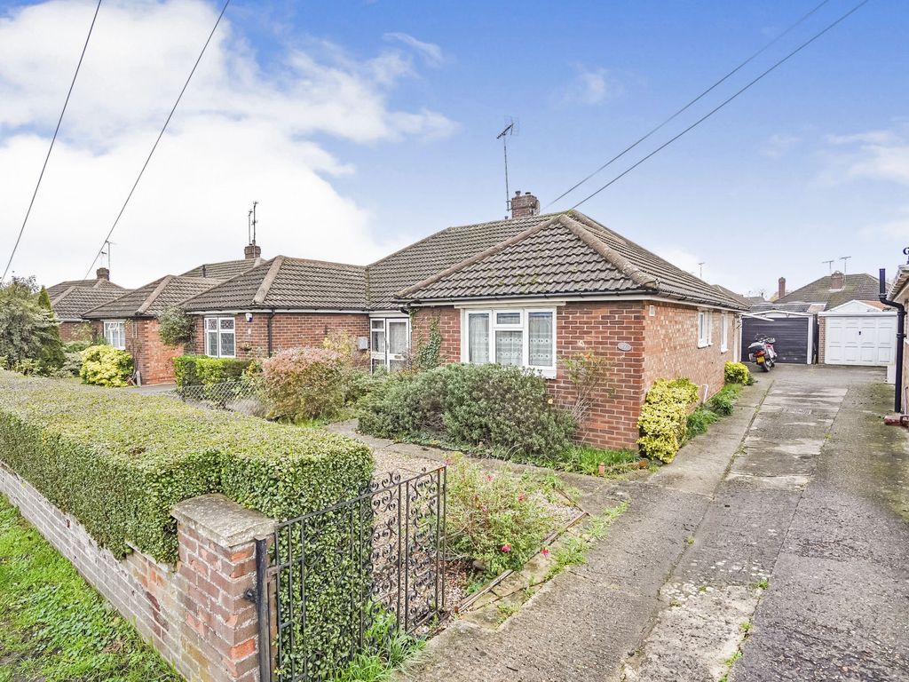 3 bed bungalow for sale in Brooklands Drive, Leighton Buzzard LU7 - Zoopla