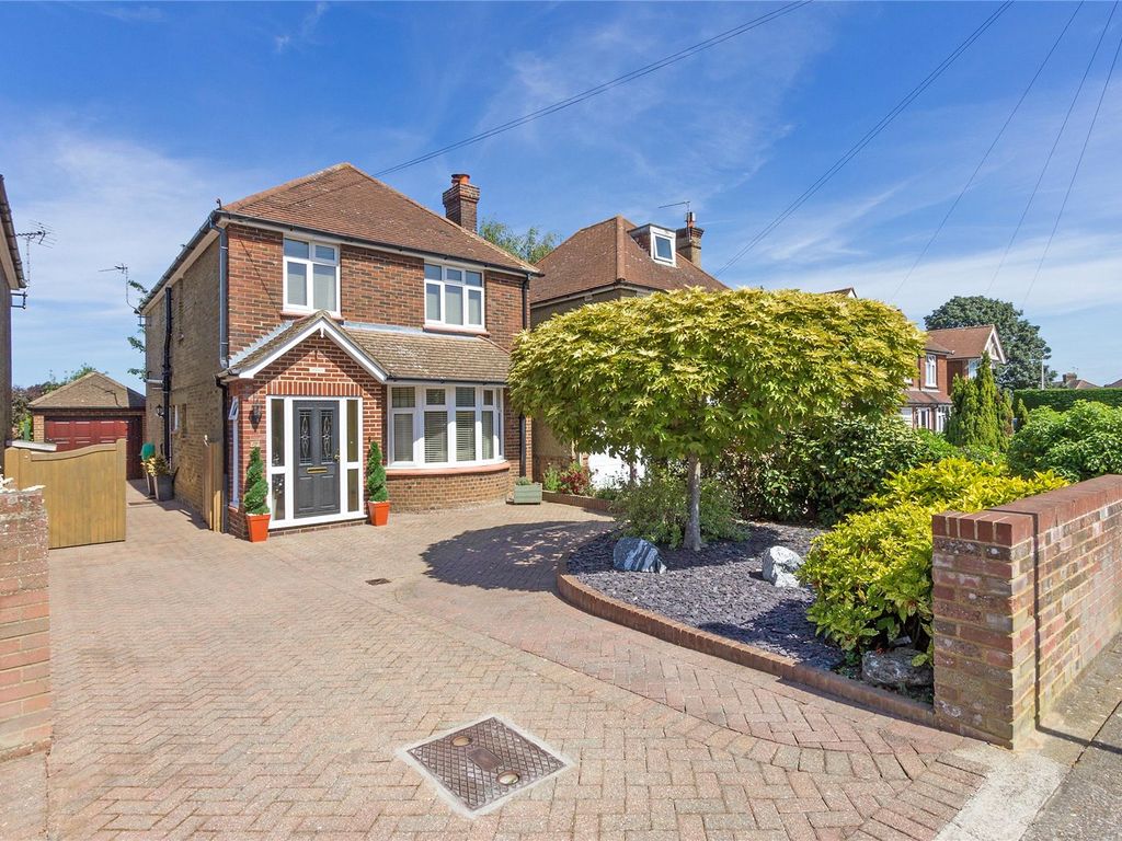 3 Bed Detached House For Sale In College Road Sittingbourne Kent Me10