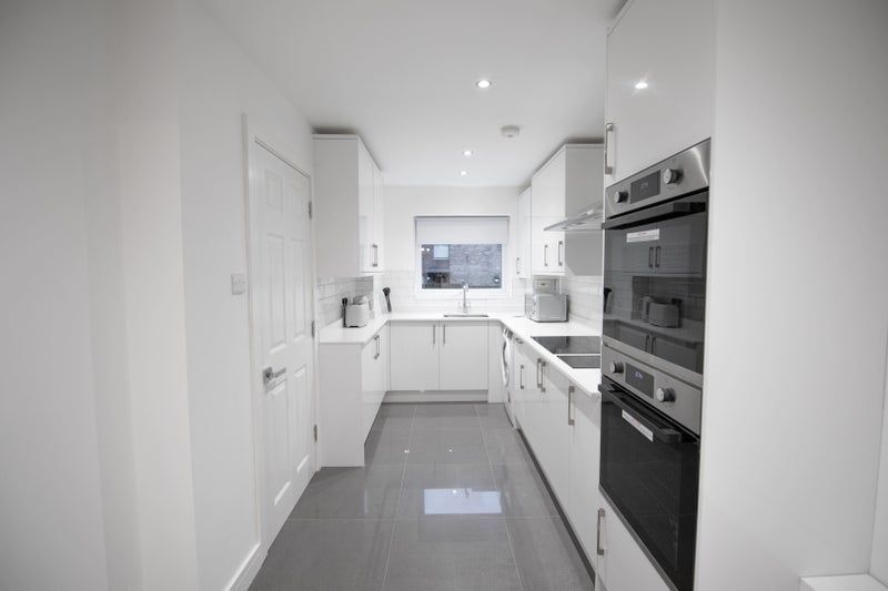 Room to rent in Capstan Square, London E14, £1,150 pcm - Zoopla