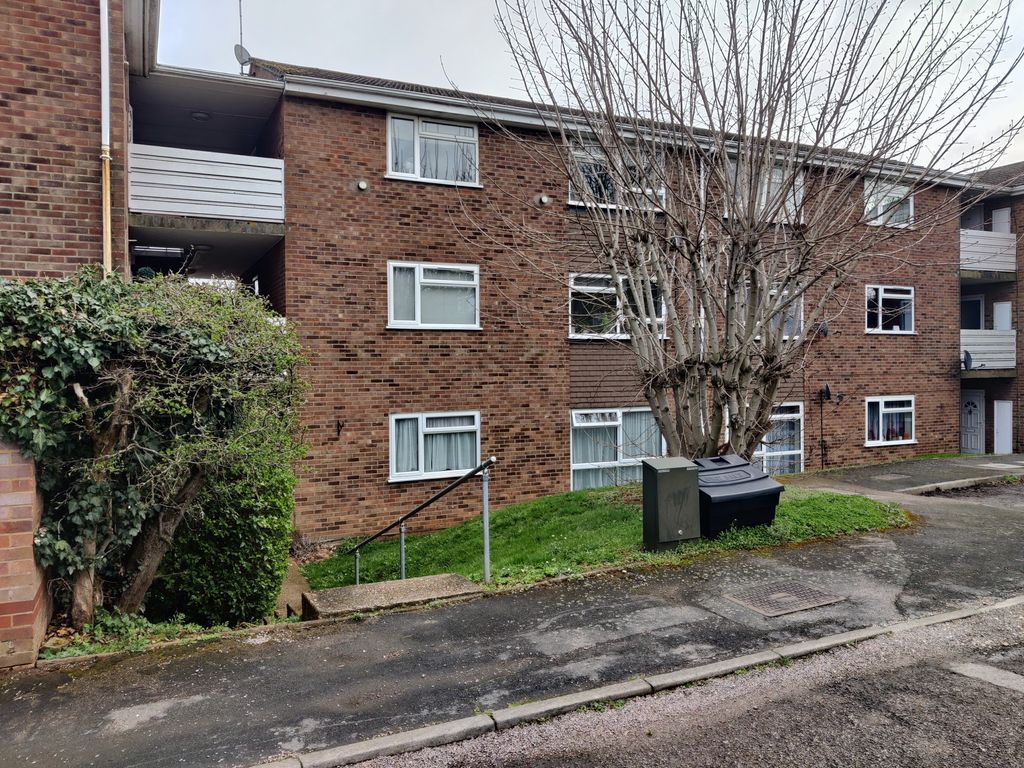 2 bed flat to rent in Osterley Close, Stevenage SG2 - Zoopla