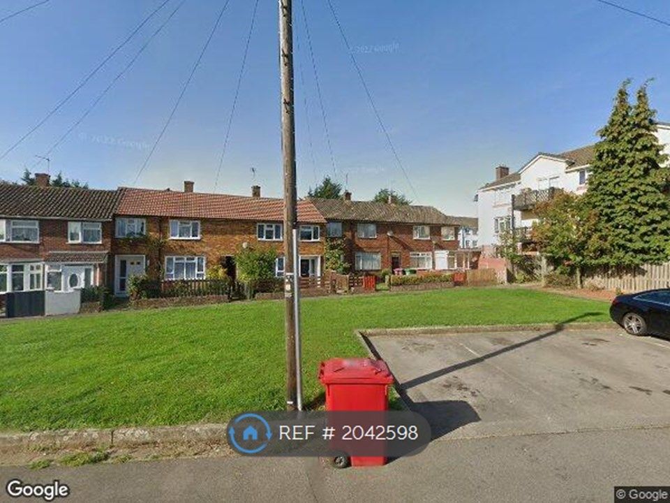Room to rent in Bromycroft Road, Slough SL2, £1,201 pcm - Zoopla