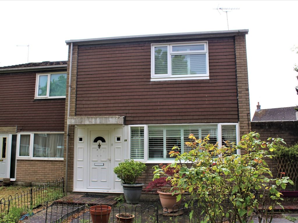 2 Bed End Terrace House For Sale In Carmarthen Close Farnborough