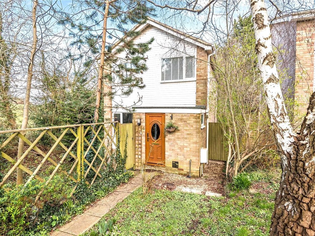 3 bed detached house to rent in Brookside Walk, Burghfield Common ...