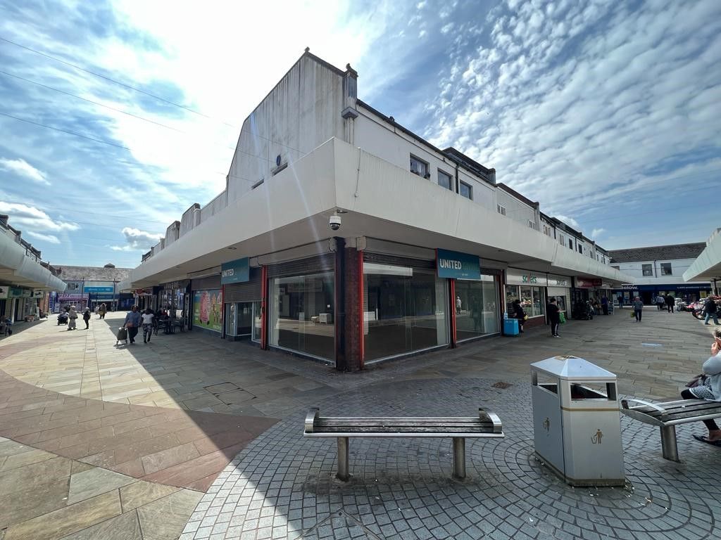 Retail premises to let in Albert Square, Widnes WA8, £25,700 pa - Zoopla