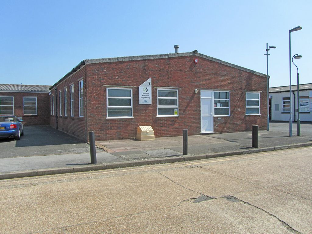 Light industrial to let in Unit 7 Station Road Industrial Estate ...