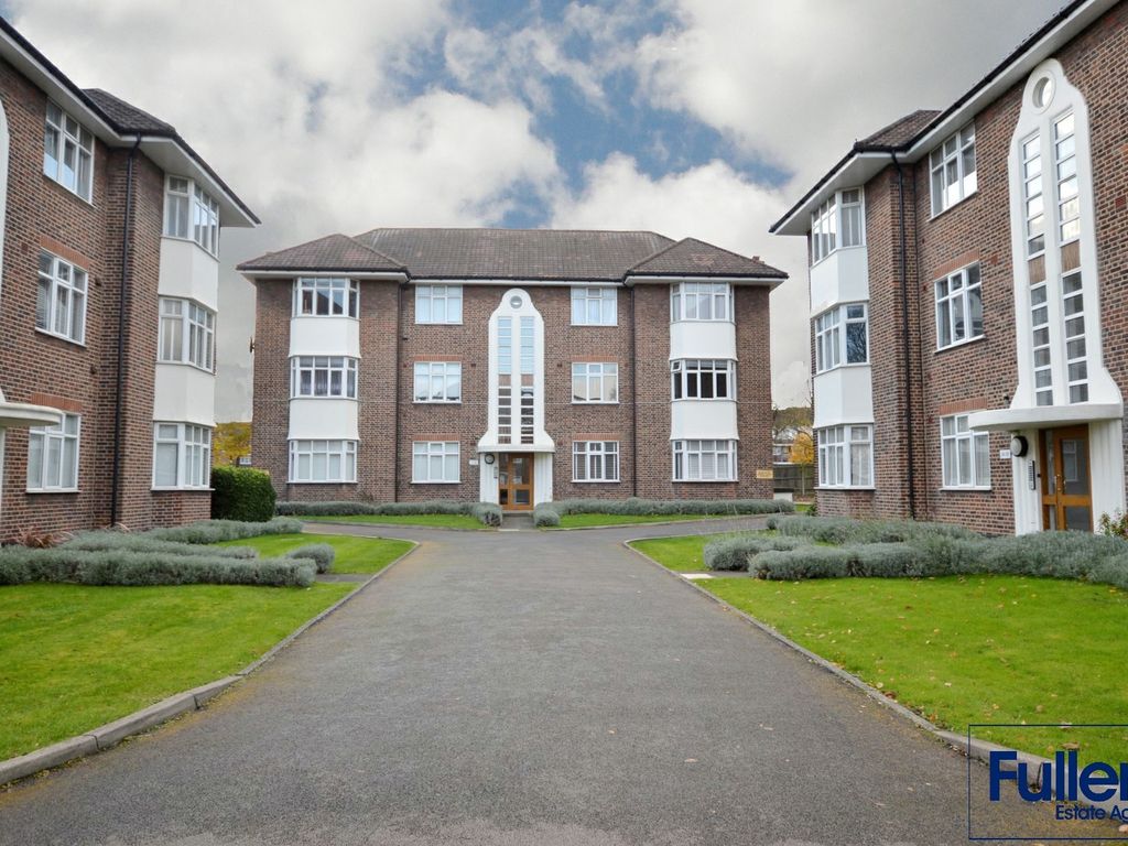 2 bed flat to rent in Chase Road, London N14, £1,650 pcm - Zoopla