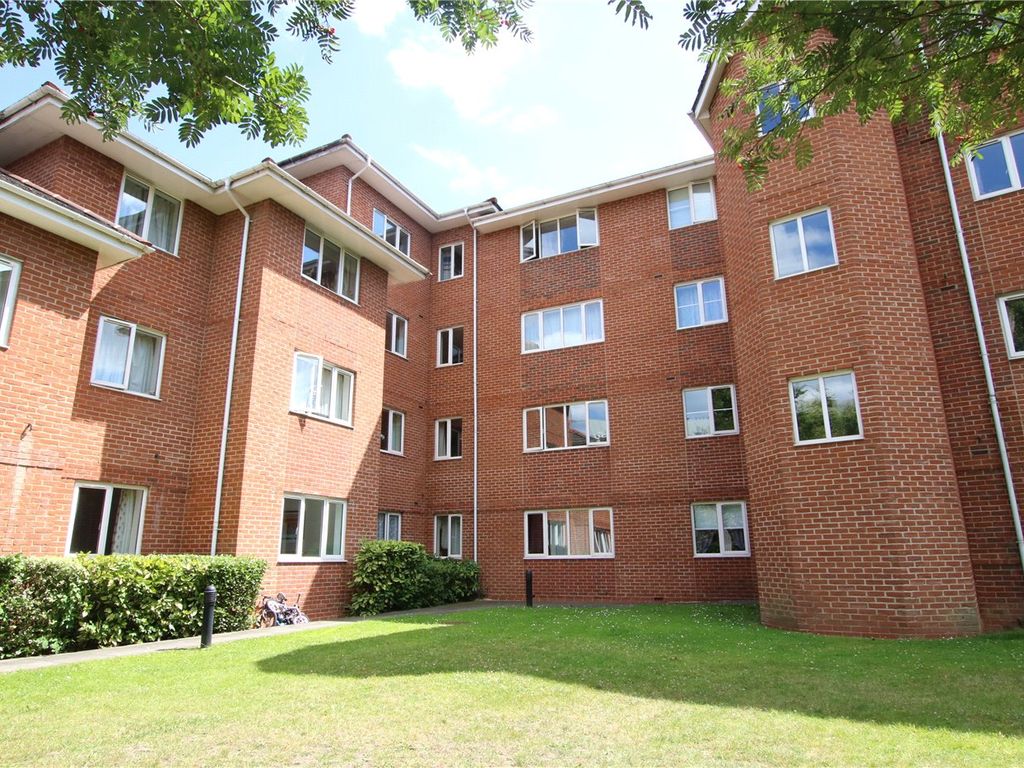 2 bed flat to rent in Kings Oak Court, Queens Road, Reading, Berkshire ...