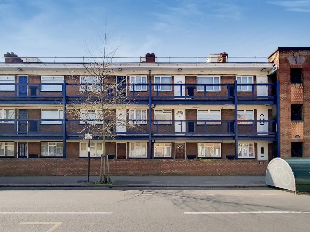 1 bed flat for sale in Essex Road South, London E11, £243,000 - Zoopla