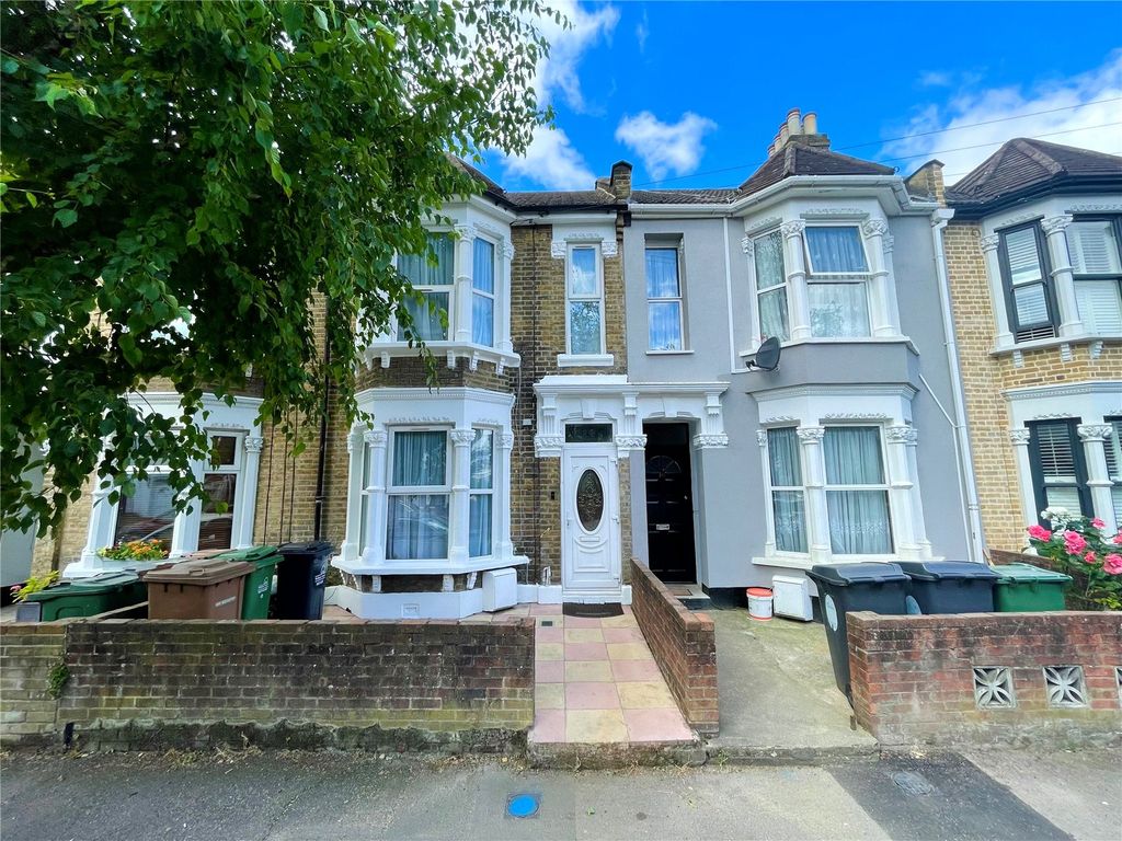 5 bed detached house to rent in Shortlands Road, Leyton, London E10, £ ...
