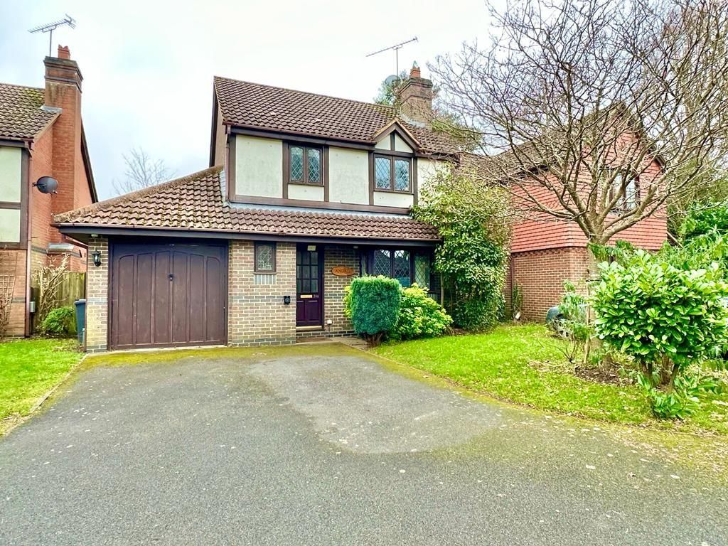 3 Bed Detached House For Sale In Theobalds Way Frimley Camberley Gu16