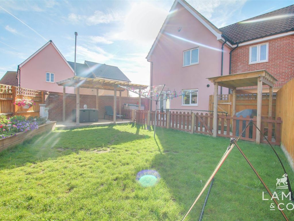 4 bed detached house for sale in Cross Road, Clacton-On-Sea CO16, £ ...