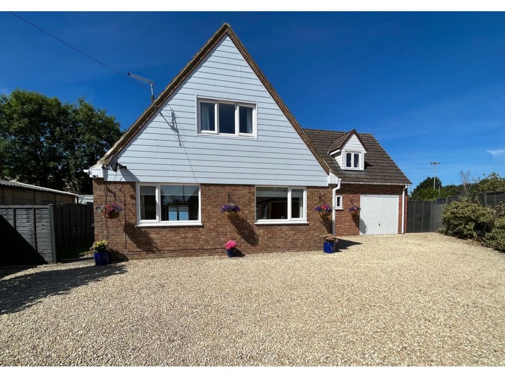 5 bed detached house for sale in Caird Lawns, Devizes SN10, £550,000 ...