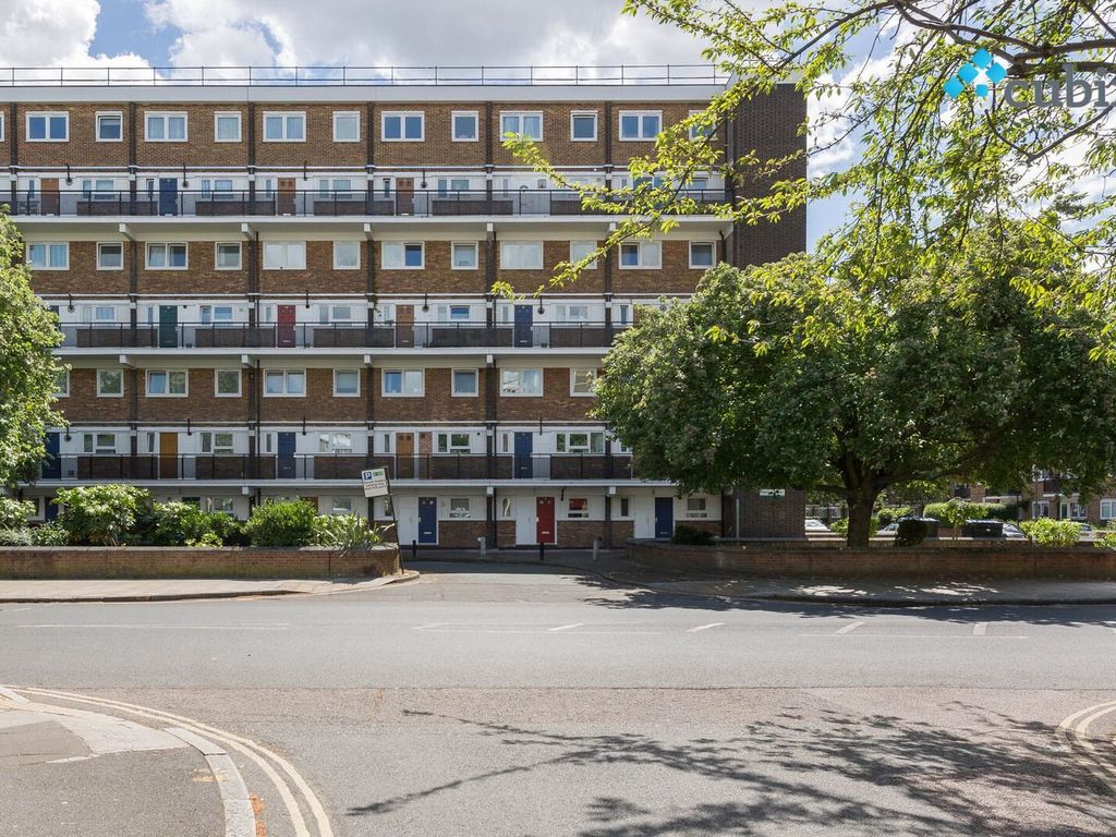 3 bed flat to rent in St. Saviours Estate, London SE1 - Zoopla