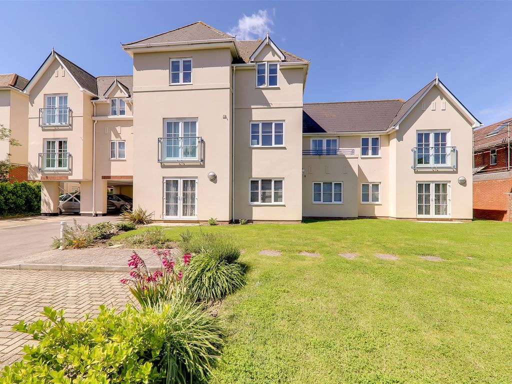 2 bed flat for sale in St. Botolphs Road, Worthing BN11 - Zoopla