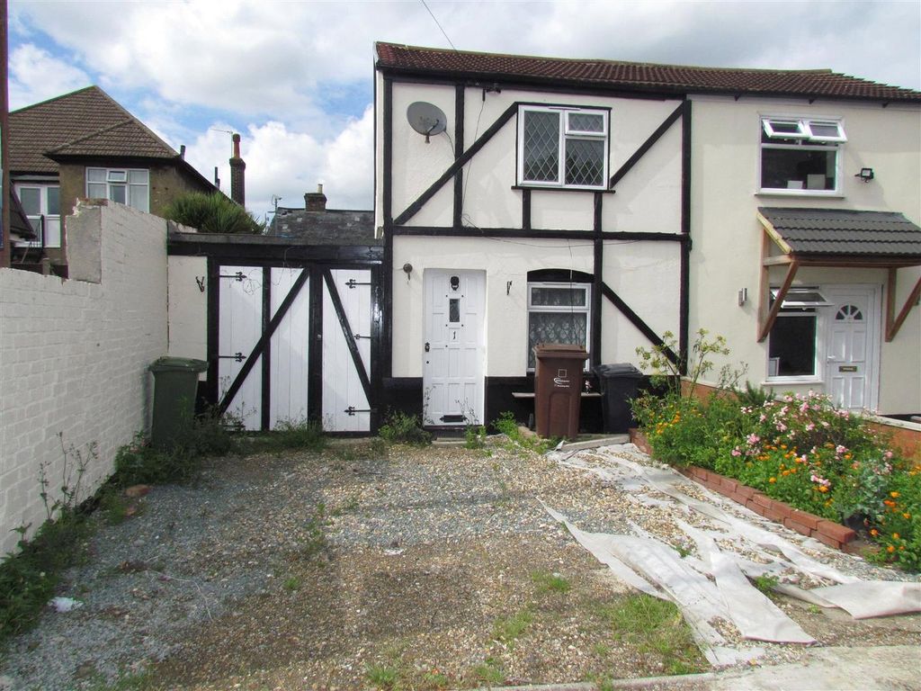 2 Bed End Terrace House To Rent In Back Lane Chadwell Heath Romford