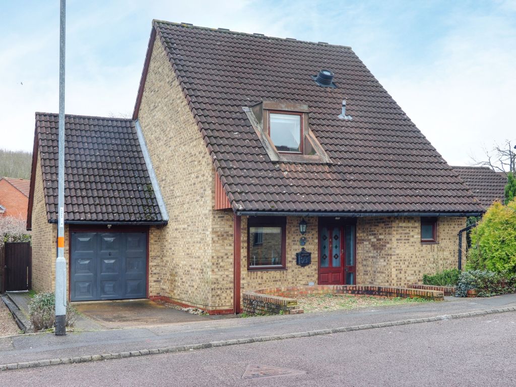 3 Bed Detached House For Sale In Claystones Northampton