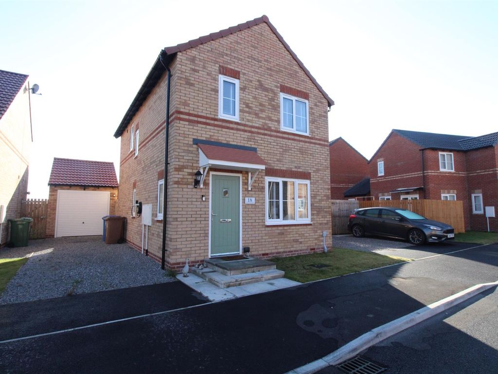 3 bed detached house to rent in Mason Avenue, Hull HU6, £995 pcm - Zoopla