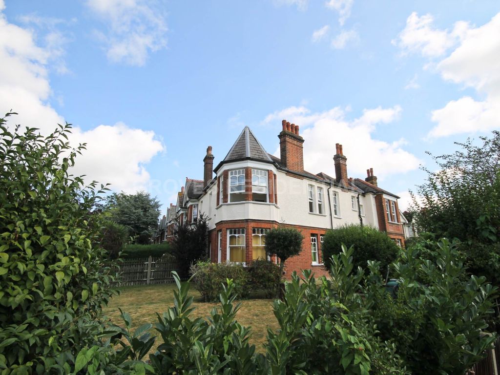 3 bed flat to rent in Durham Road, London SW20, £2,300 pcm - Zoopla