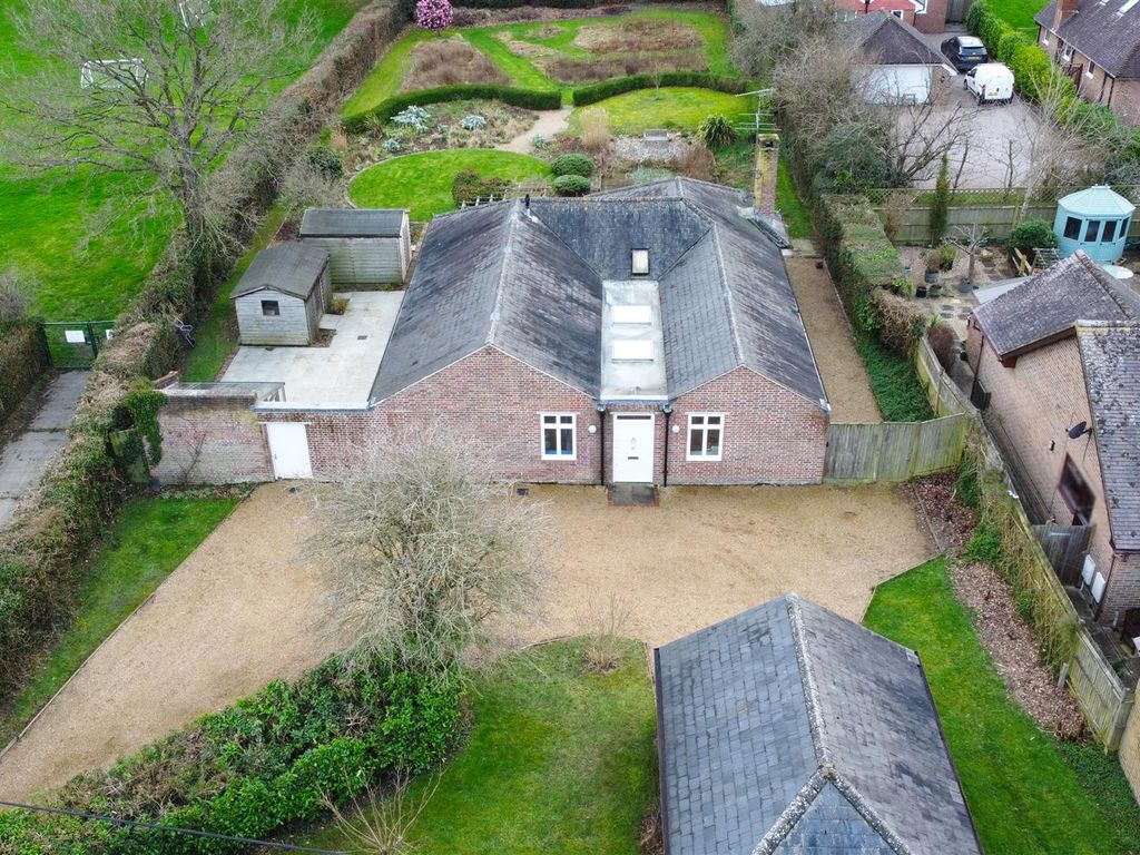 4 bed detached bungalow for sale in School Lane, Peasmarsh, Rye TN31, £ ...