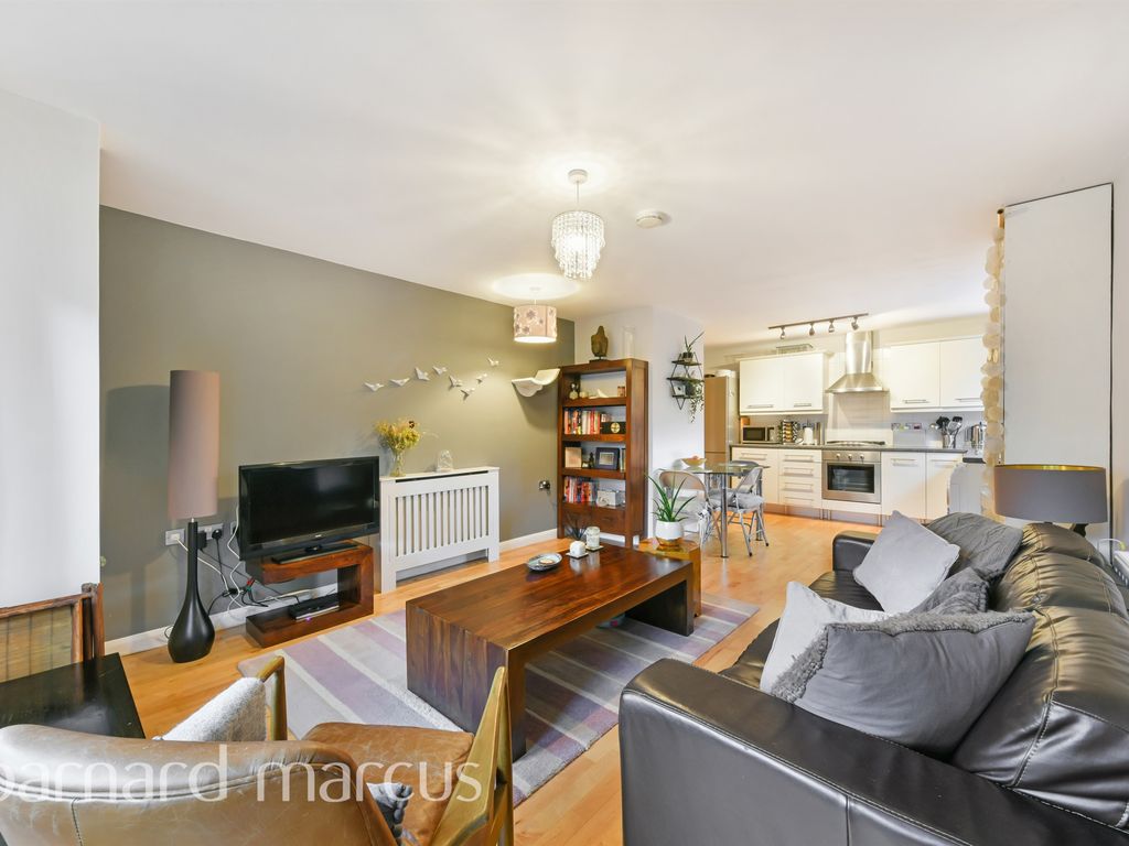 2 bed flat for sale in Carlton Drive, London SW15, £535,000 - Zoopla