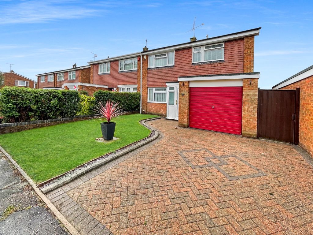 3 Bed Semi Detached House For Sale In Redgrave Gardens Luton