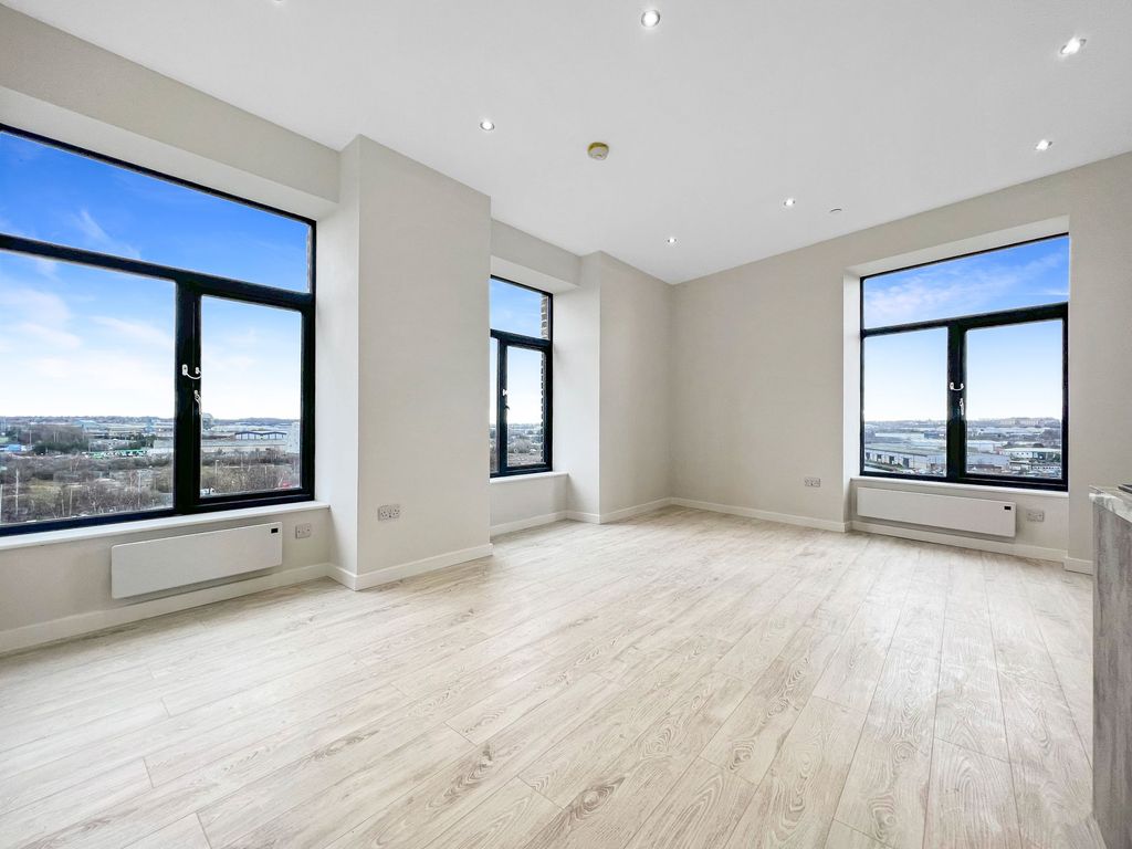 2 bed flat to rent in Block F, Victoria Riverside, Leeds City Centre ...