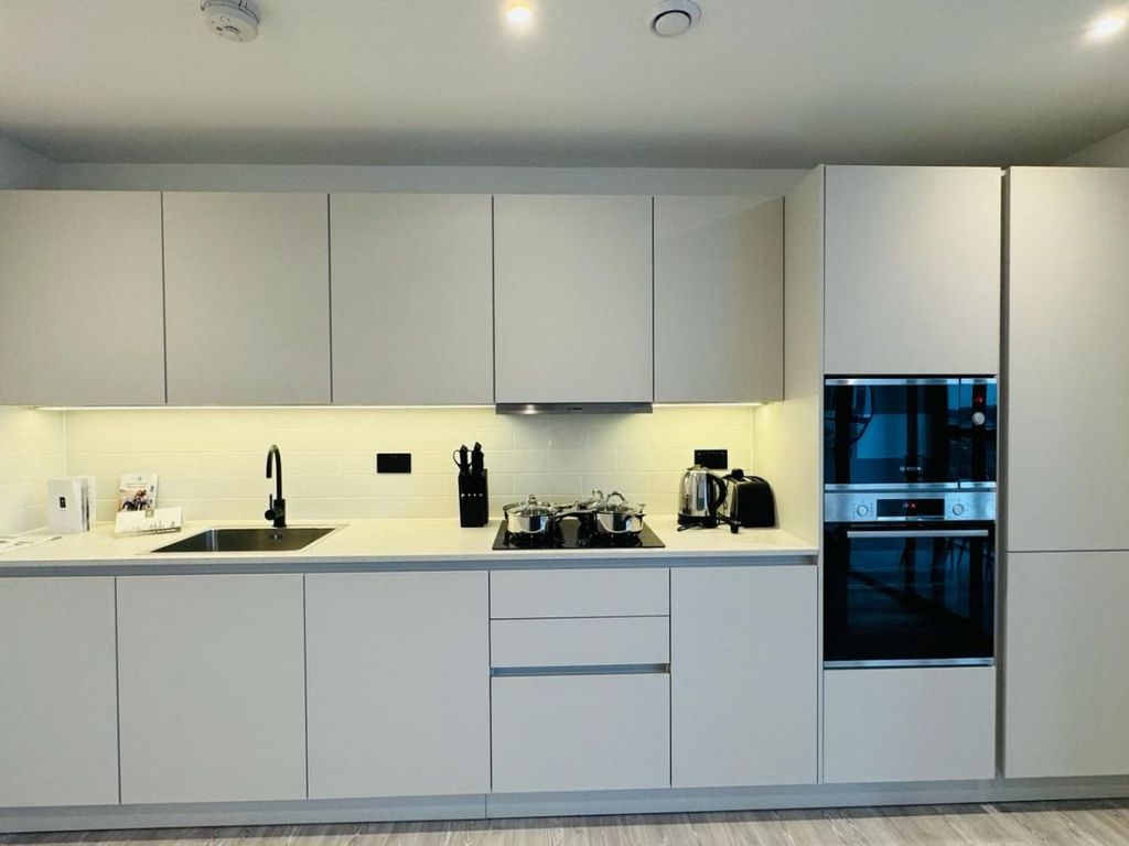 2 bed flat to rent in Flat, Pearson Building, Croydon CR0, £1,800 pcm ...