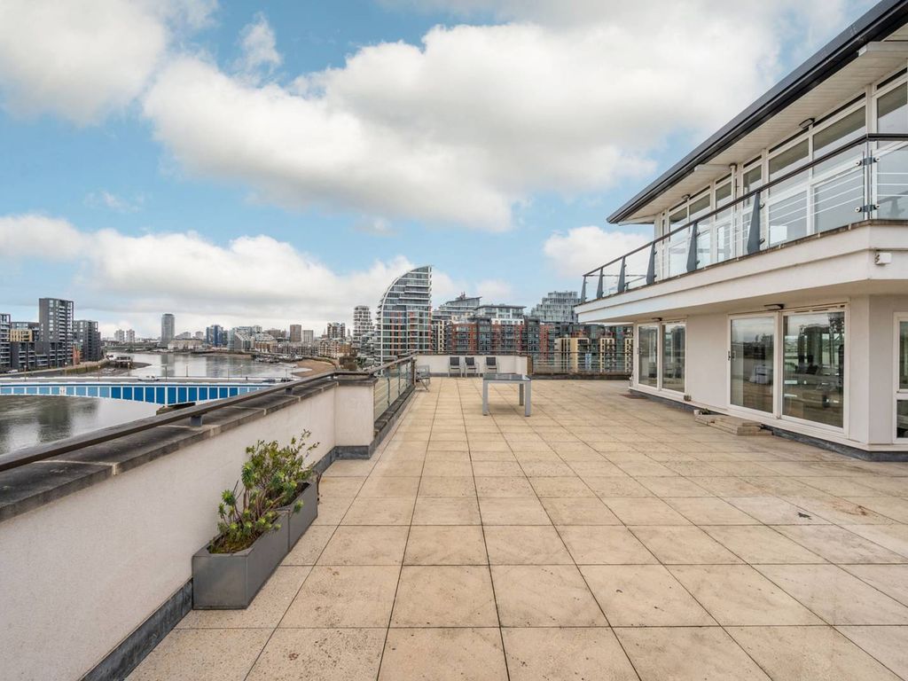 3 bed flat to rent in Smugglers Way, Wandsworth, London SW18, £6,000 ...