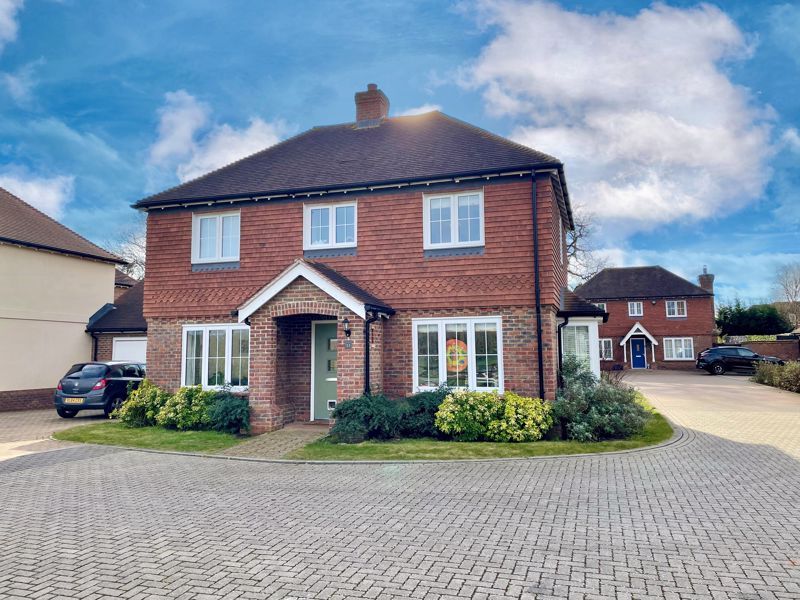 4 bed detached house for sale in Greensand Place, Godalming GU7, £ ...