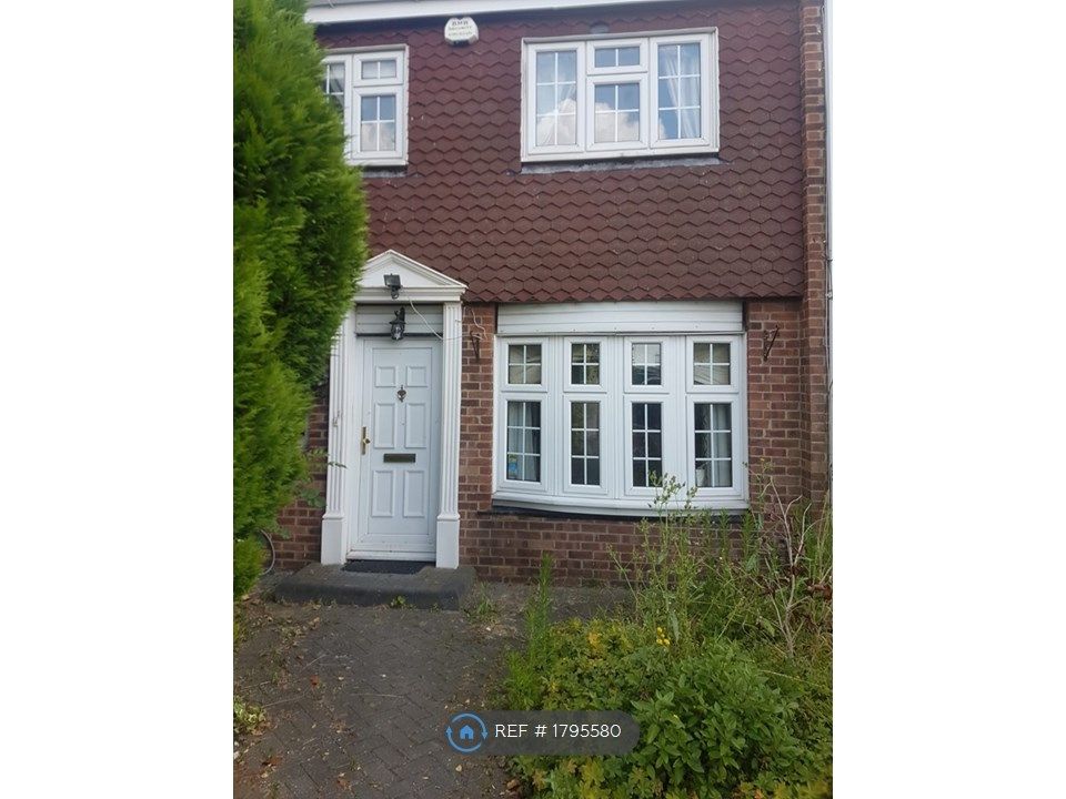 3 bed terraced house to rent in Roding Lane North, London IG8, £2,100 ...