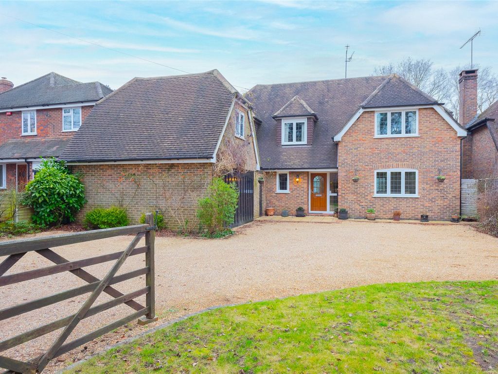 4 Bed Detached House For Sale In Nash Grove Lane Finchampstead