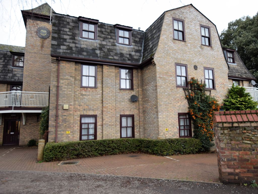 2 bed flat to rent in Ambury Road South, Huntingdon PE29, £895 pcm - Zoopla