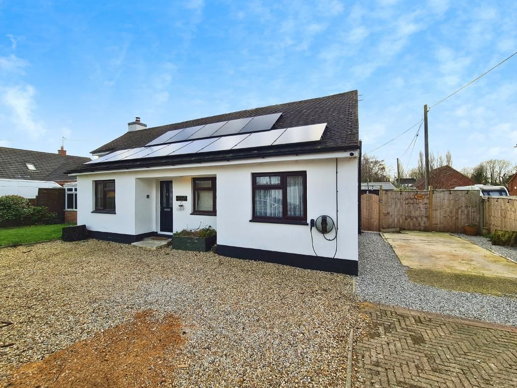 3 bed detached bungalow for sale in Gull Road, Guyhirn, Wisbech PE13, £ ...