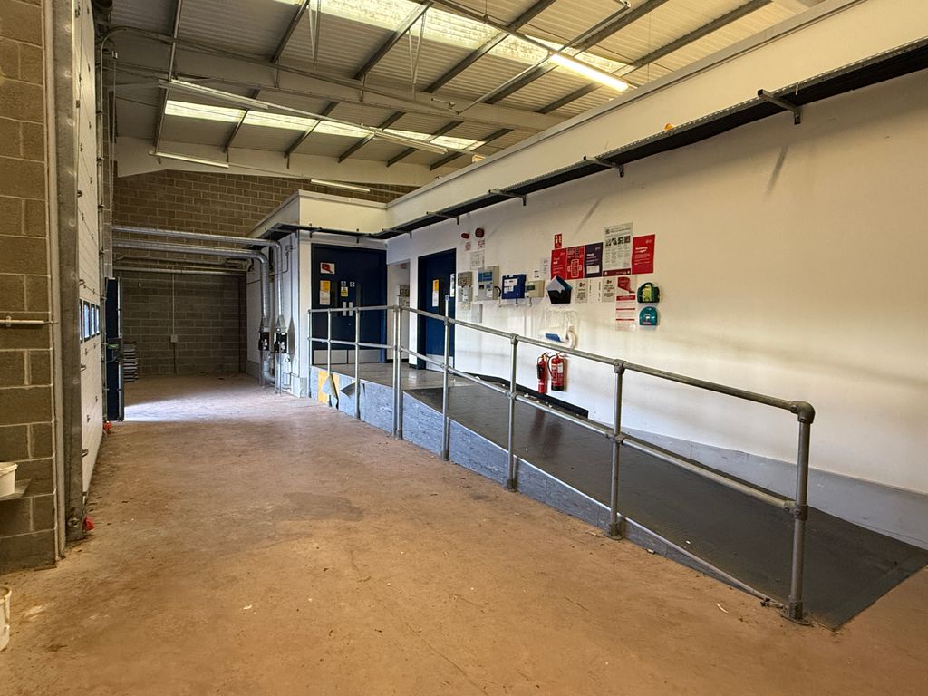 Light industrial to let in Bradman Way, Exeter EX2, £47,500 pa - Zoopla